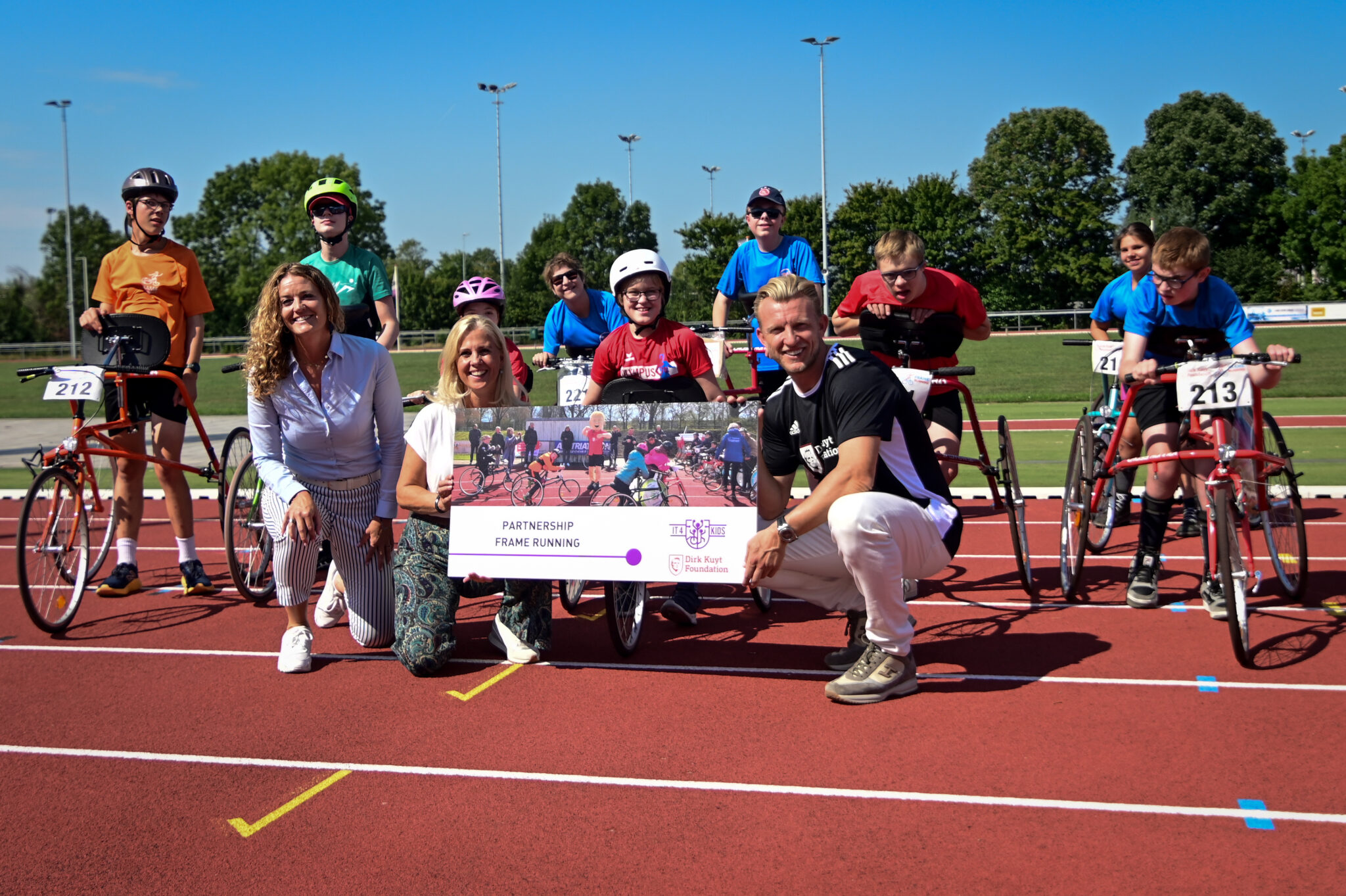 IT4Kids en Dirk Kuyt Foundation verlengen samenwerking - IT4KIDS